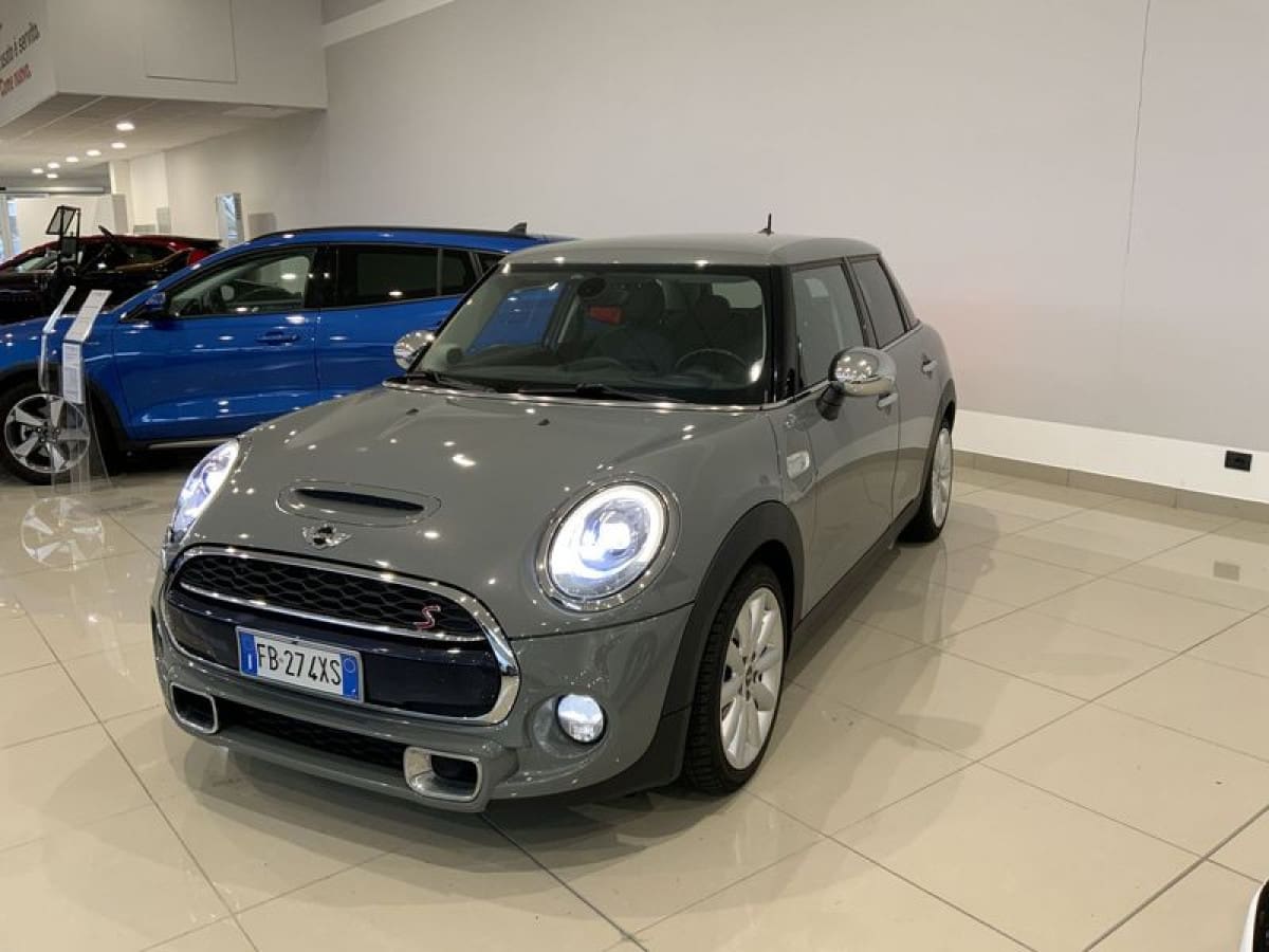 MINI Mini 5 porte (F55) Usata prezzo e caratteristiche tecniche - Auto ...