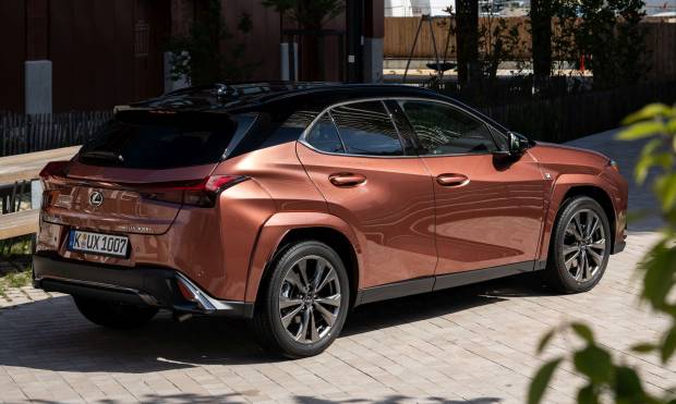 Lexus UX 2024: come cambia, interni, motore, prestazioni, uscita