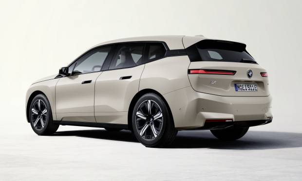 BMW iX, con il restyling aumentano cavalli e autonomia | Quattroruote.it