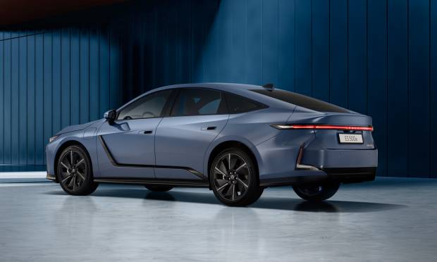 Lexus ES 350e e 500e: interni, motore, potenza, autonomia ...