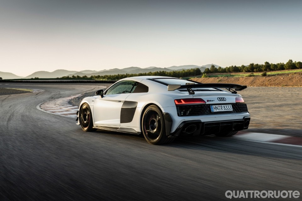 Audi R8 GT: prezzo, motore, potenza, guida in pista
