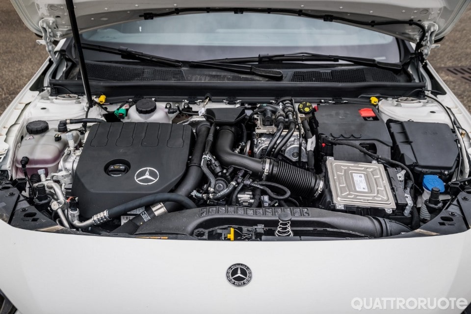 Mercedes-Benz Classe A: dimensioni, interni e prova della A 250 e ...