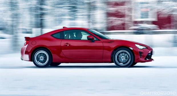 Toyota GT86 - Primo Contatto e Opinioni - Danzando sul ghiaccio in ...