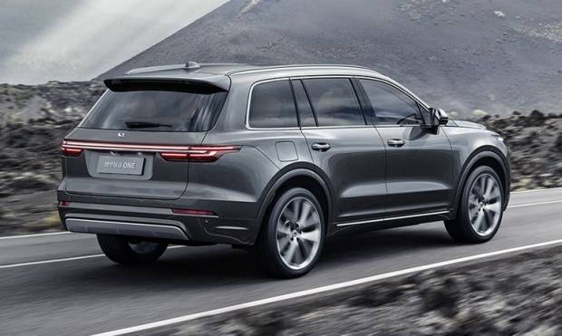 Lixiang One - La Suv elettrica cinese ha sei posti e quattro schermi ...
