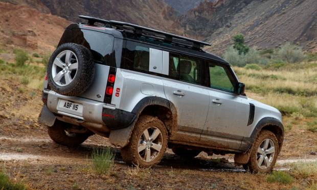Land Rover Defender: prezzo, uscita, motori versioni | Quattroruote.it