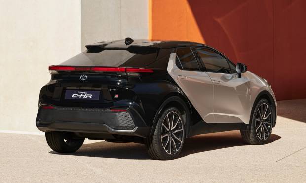 Toyota C-HR 2023: dimensioni, interni, motori, consumi | Quattroruote.it