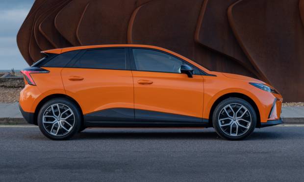 MG4 Trophy Extended Range e XPower: prezzo, interni e autonomia ...