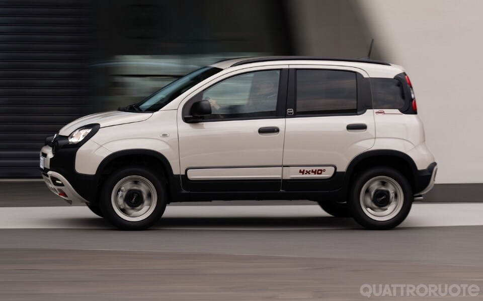 Fiat Panda 4x4: nuova 4x40°, prezzo, interni e motore TwinAir ...