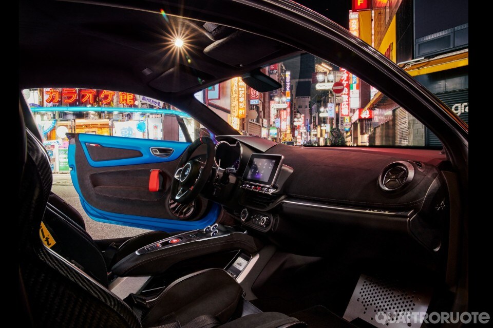 Alpine A110 R: interni, motore, prestazioni, uscita | Quattroruote.it