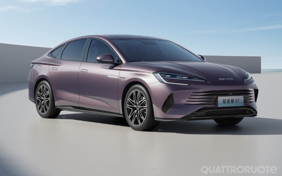 BYD Destroyer 07 ibrida plug-in: autonomia elettrica fino a 200 km ...