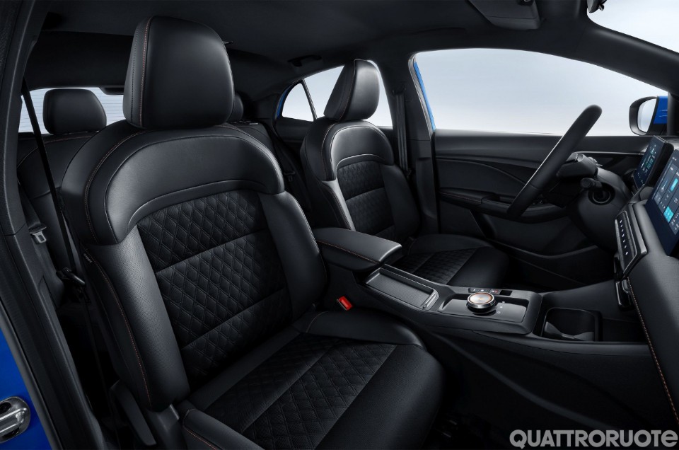 Nuova MG3, ecco gli interni: annunciato il propulsore Hybrid Plus ...