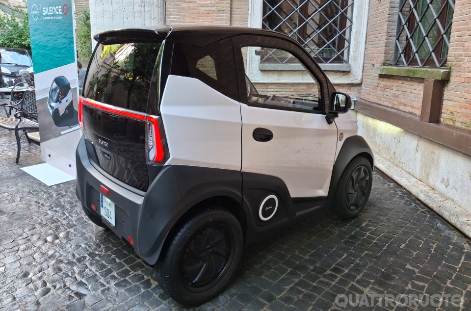 Nissan Silence S04 microcar: motore, batteria, autonomia, prezzo ...