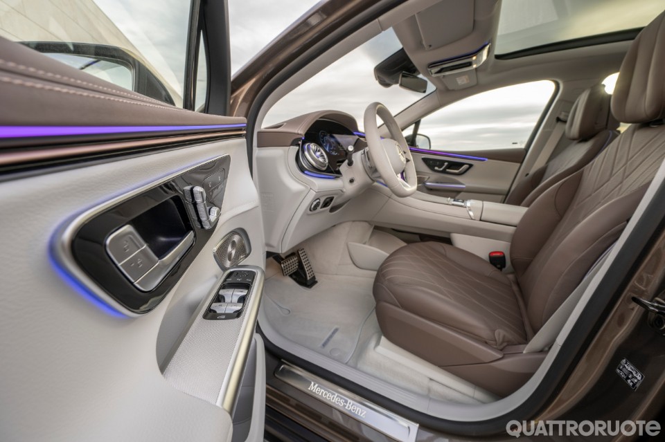 Mercedes-Benz EQE Suv: prezzo, autonomia, dimensioni, interni, motori, video | Quattroruote.it
