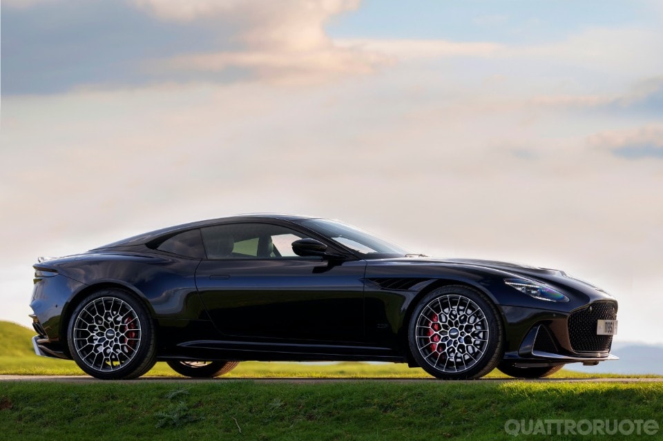 Aston Martin DBS 770 Ultimate: prezzo, motore, prestazioni, interni ...
