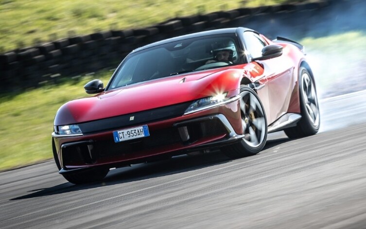 Ferrari 12 cilindri: prova, guida su strada, video | Quattroruote.it