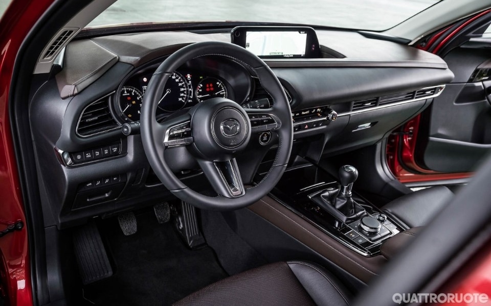 Mazda CX-30: prezzo, dimensioni, interni e prova su strada | Quattroruote.it