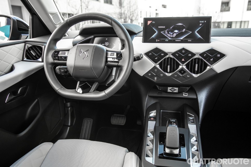 DS 3: dimensioni, interni e prova della Crossback E-Tense So Chic ...