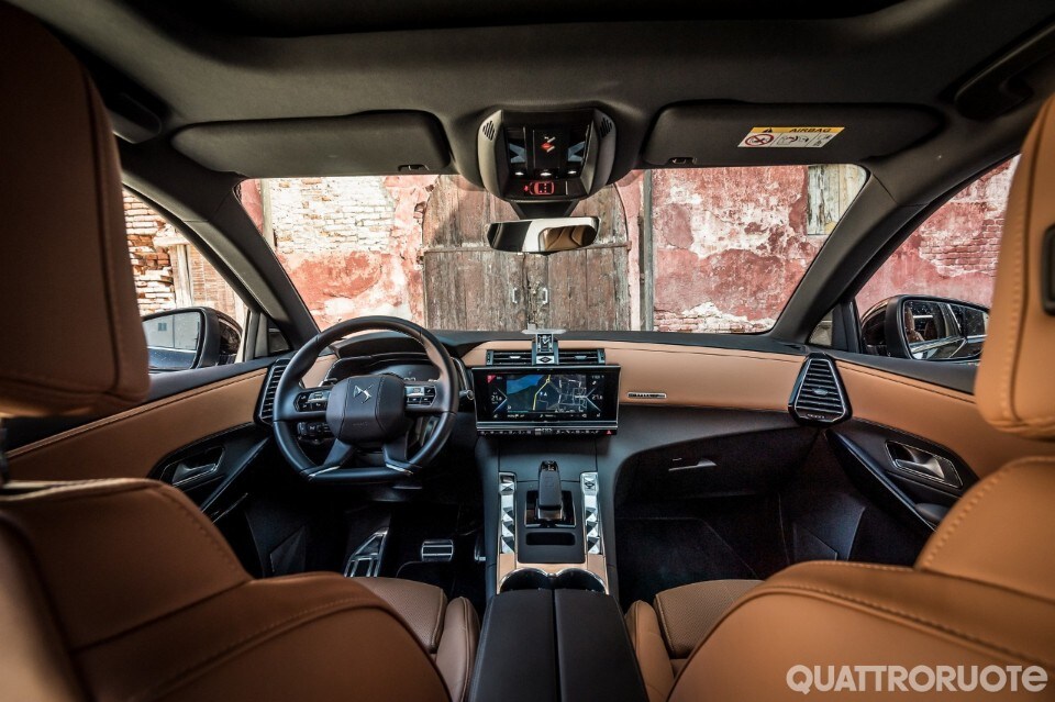 DS 7 Crossback E-Tense: dimensioni, interni e prova dell'ibrida 4x4 ...