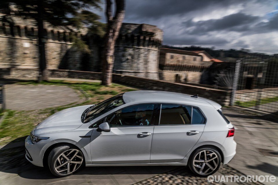 Volkswagen Golf: dimensioni, interni e prova della 1.5 eTSI 150 CV Dsg ...