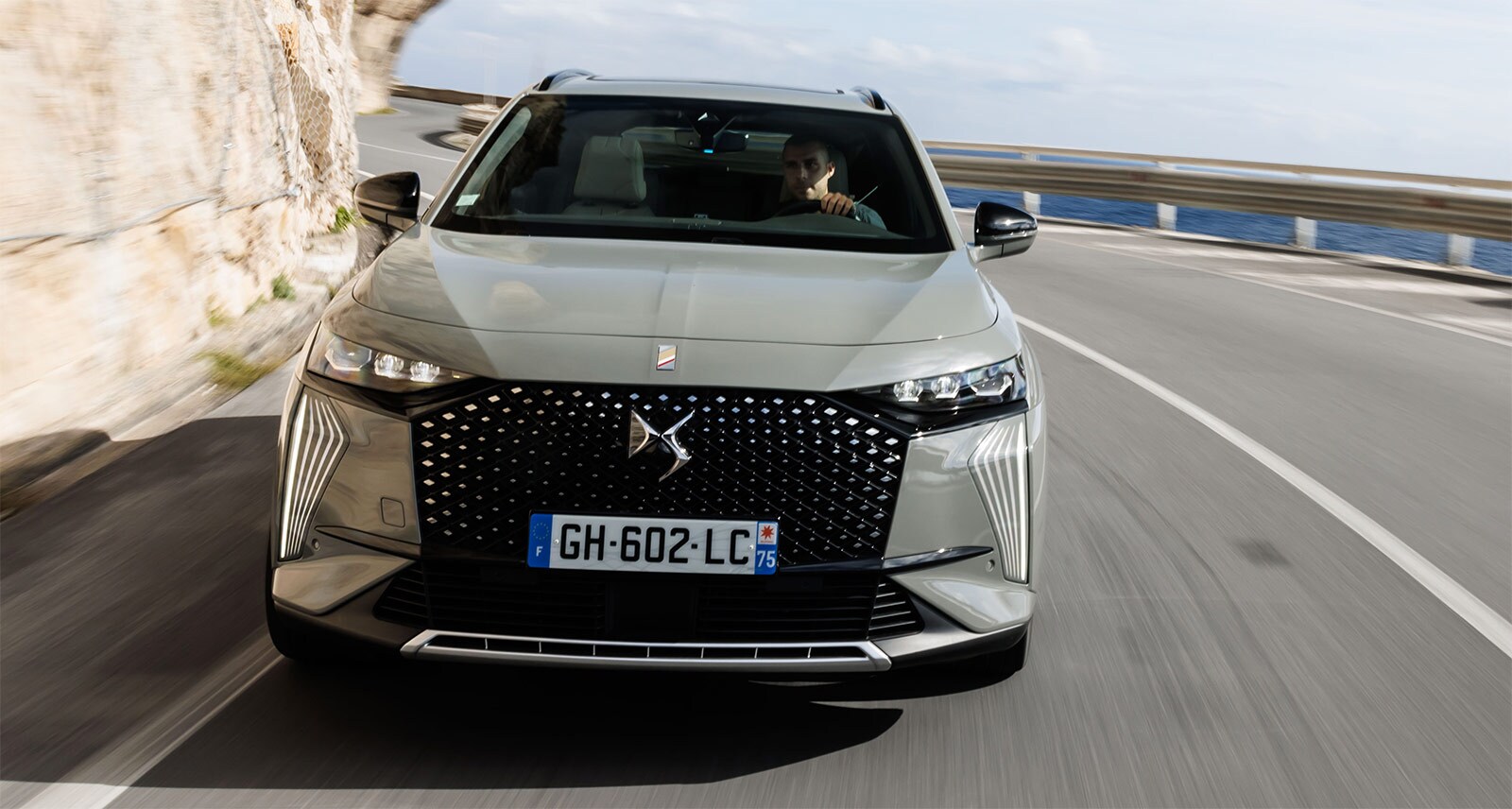 DS 7 E-Tense 360: prova su strada, prezzo, interni, bagagliaio, consumi, opinioni | Quattroruote.it